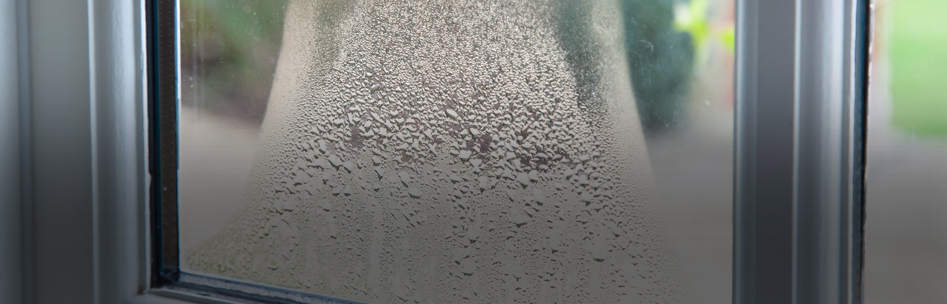 What is Misted Glass and How Can It Be Repaired?